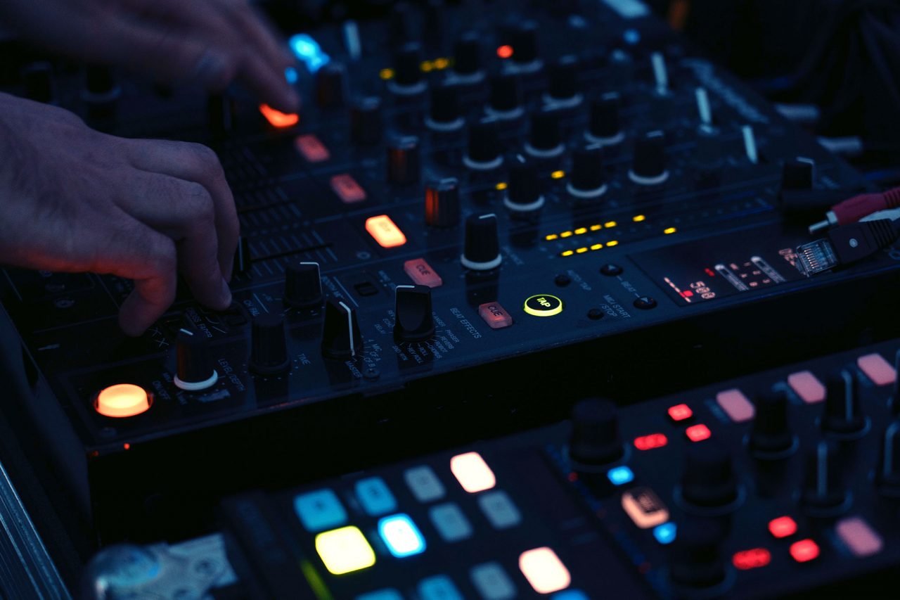 DJ Mixing Classes | Intro to DJ Mixer | BEATHEIM